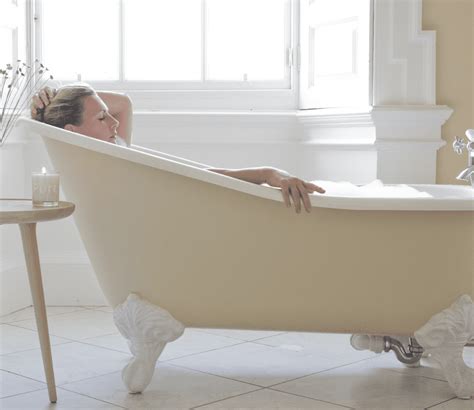 8 Reasons A Soak In The Bathtub Is Good For You Laura Thomas Co