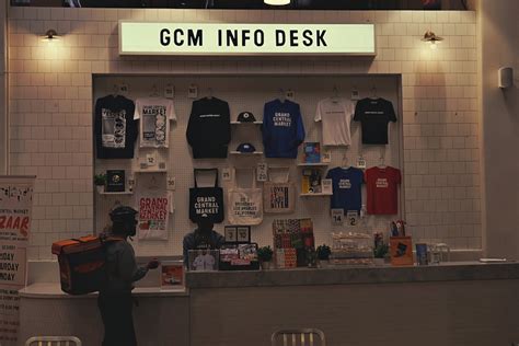 실내 거래 고객 공개 시장 구매자 그래픽 티셔츠 그랜드 센트럴 마켓 기념품 도시 쇼핑 도시 시장 도시의 디스플레이 로스앤젤레스 미국 벽돌과