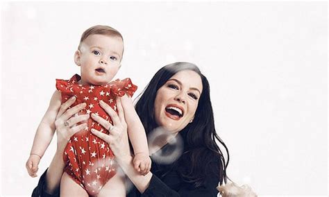 Liv Tyler Posa Pela Primeira Vez Com Os Filhos De Nove Meses E 2 Anos Jornal O Globo