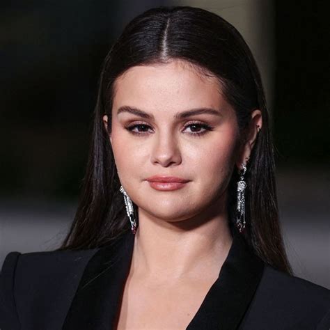 À Son Tour Selena Gomez Adopte La Coiffure La Plus Populaire Du Moment Elle