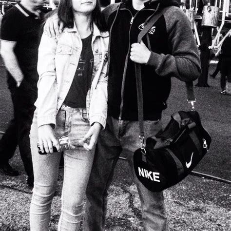 Жена никогда не должна спорить с мужем при людях если муж сказал что сахар черный значит