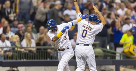 Brewers Edge Out Twins 5 4 Brew Crew Ball