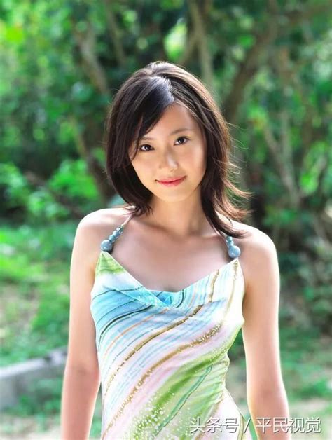 人像攝影膚如凝脂香艷奪目倚欄待月苗條 每日頭條