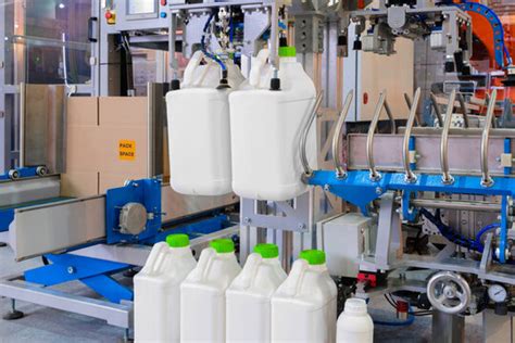 Blow Molding Definition Process Advantages And Applications Topgrid