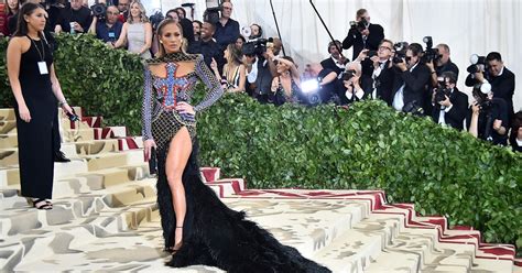 Jennifer Lopez Will Receive The 2019 Cfda Fashion Icon Award And Here Are