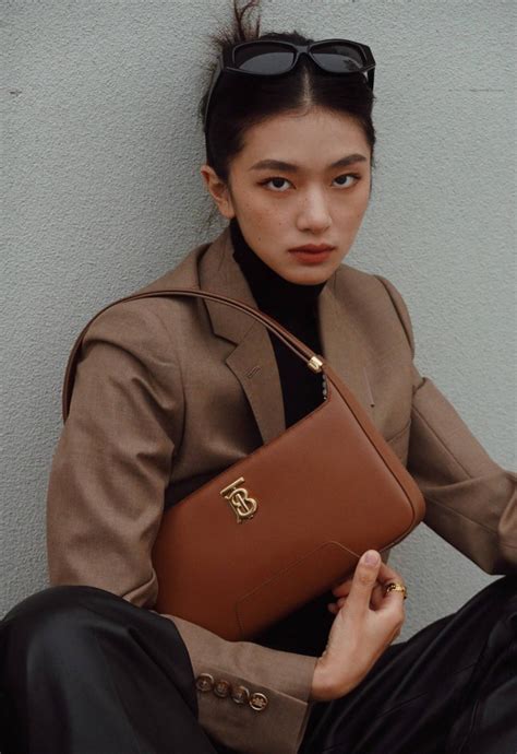 Skinny Girl Body Skinny Girls Minimalist Street Style Minimalist