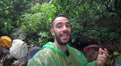 Mert Öztürk O Adaya Gitti İnsanlar ölü Bedenlerle Yaşıyor Görüntüler Hayrete Düşürdü