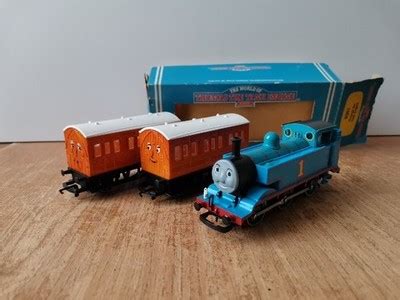 Hornby R351 Thomas The Tank Engine With Annie And Clarabel Ebay