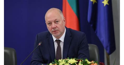 Гласуват трети вот на недоверие към кабинета Желязков