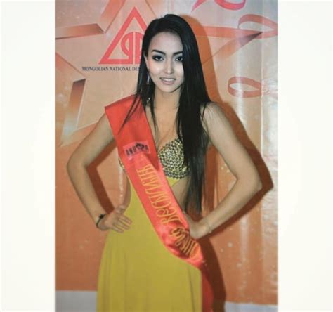 Шинэхэн мисс Ц Аззаяагийн хагас нүцгэн төрх Урлаг мн