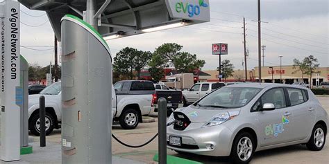 Цахилгаан машин цэнэглэх станцыг автозогсоолуудад суурилуулж эхэлжээ