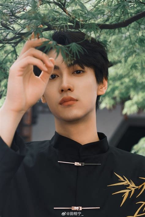 Potret Tian Xu Ning Aktor China Yang Nangis Setelah Diserbu Fans Di