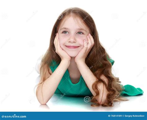 девушка счастливая немногая Стоковое Изображение изображение насчитывающей детство прелестное