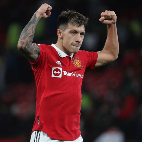 Download Lisandro Martínez Muscle Flex Wallpaper