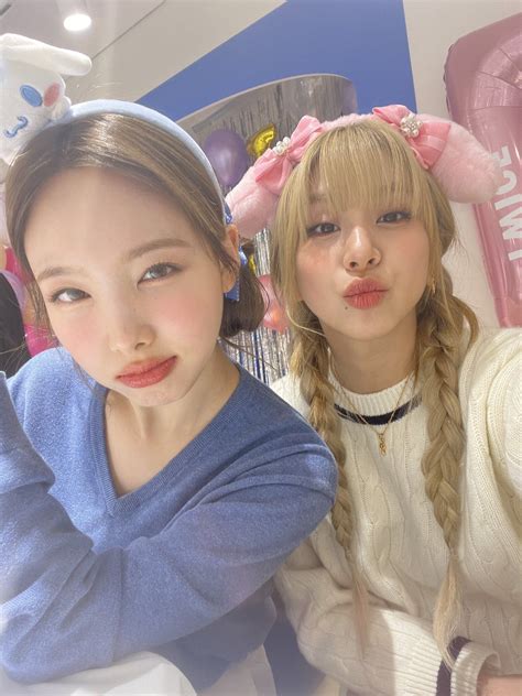Nayeon Pics On Twitter Nayeon And Chaeyoung Everyone