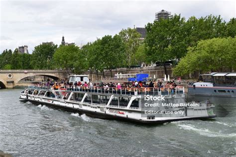 프랑스 파리의 세인 강에서 보트 아름다운 화창한 날의 탁 트인 전망 강에 대한 스톡 사진 및 기타 이미지 강 건축 관광 Istock