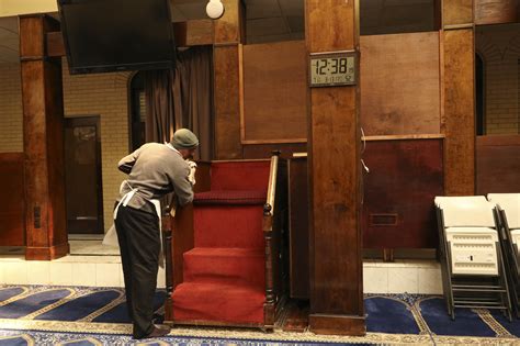Coronavirus Us Mosques Cancel Friday Prayers Cite Responsibility To