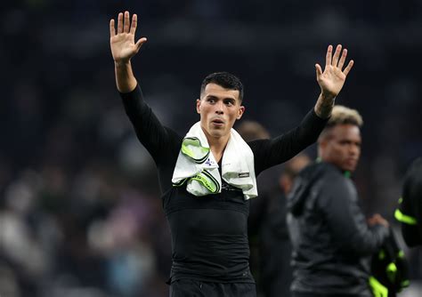 El Real Madrid Piensa En Fichajes Para El Lateral Derecho La Media