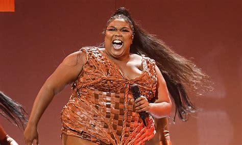 Brits 2020 Lizzo Shows Off Her Curves In A Tan Leather Bodysuit As She