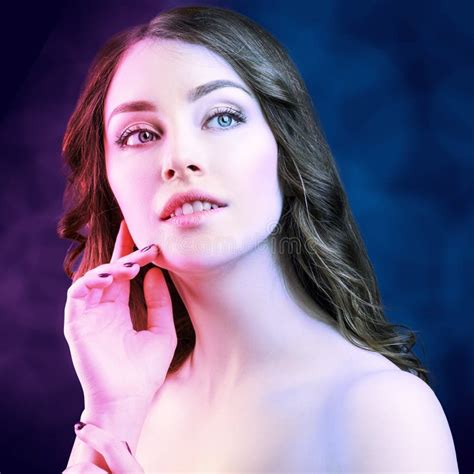 Ritratto Di Bella Ragazza Sensuale Immagine Stock Immagine Di Testa Occupazione