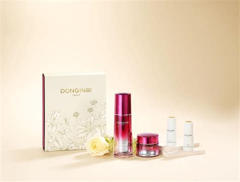 동인비 Donginbi ⠀ 행복한 크리스마스 이브 💝 기대했던 선물을 열어보는 순간 만큼 가장 설레고 행복한 순간은 없을 거에요 ⠀ 당신이 받고 싶은 선물 🎁 사랑하는