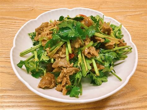 【香菜拌牛肉的做法步骤图，香菜拌牛肉怎么做好吃】吆果妈下厨房