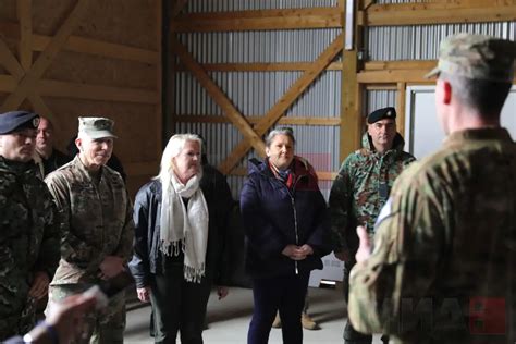 Петровска и Агелер на вежба со хеликоптери „Блек хок“ на Криволак Независен Весник