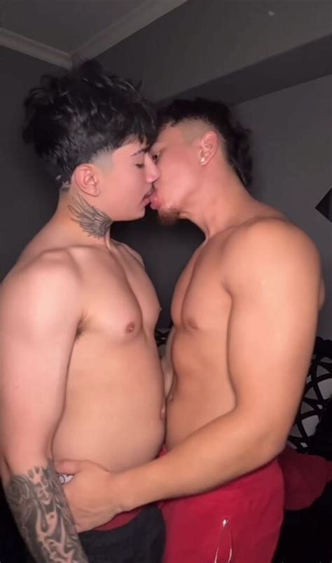 Kissing Sexy Tatted Homie Thisvid Com