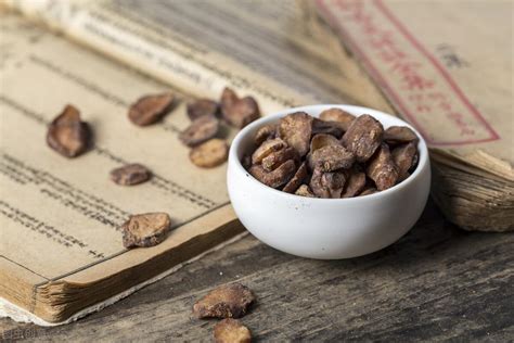 喉咙痛吃什么药最见效知乎（不只是上火，才会嗓子疼，有一方三味甘温中药，缓解嗓子疼） 生活 布条百科