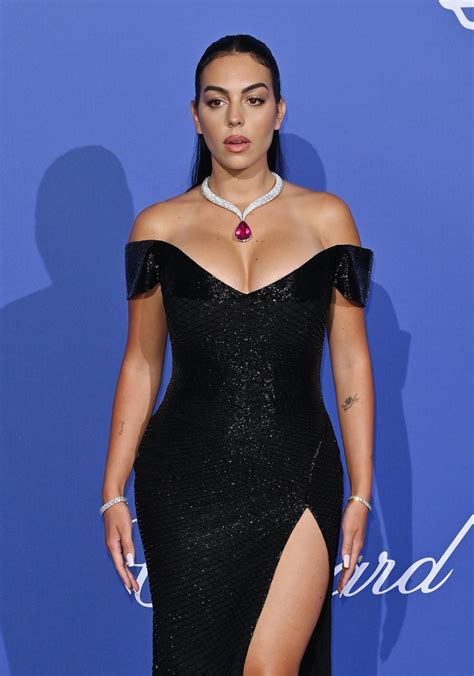 Los Detalles Del Nuevo Acuerdo Millonario De Georgina Con Vogue