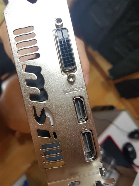 그래픽카드와 모니터 포트 연결 질문입니다ㅠㅠ 컴퓨터포럼 딜바다닷컴