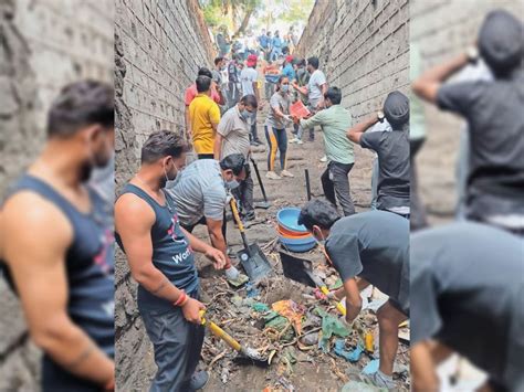 350 People Gathered To Beautify The Ancient Stepwell 3 Trolley Garbage Removed In Two And A