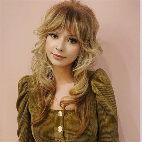 27 Hottest Bottleneck Bangs For Your Next Haircut