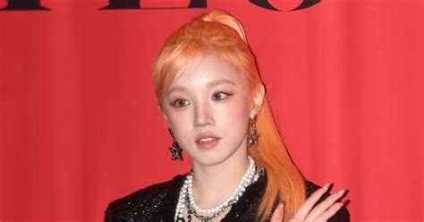 [포토] 여자 아이들 우기 복근 살짝 노출