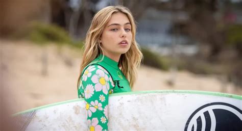 Surviving Summer Saison 2 Qui Est Wren Radic Actrice Etc Ayther