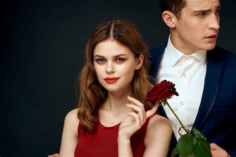 Сексуальная пара страстно обнимаются Бесплатно Фото