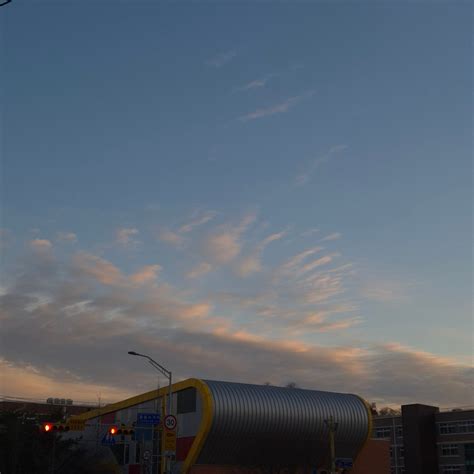 Fromis9 Community Post 하냥🐱이 좋아할지 모를 겨울하늘 눈에 담기 67일차 플모닝🍀 자고 일어났더니 챙이 Dm폭탄이 와있더라구요 진짜 보자마자