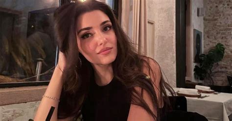 Звезда сериала «Постучись в мою дверь Ханде Эрчел отмечает день рождения Maxim