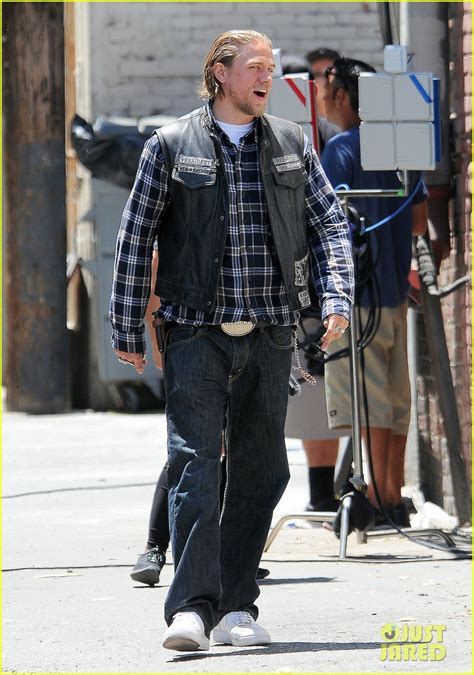 Charlie Hunnam Goes Shirtless In New Sons Of Anarchy Trailer Photo 3171961 Charlie Hunnam