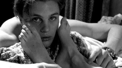 ლექსი მძინარე ქალს Youtube