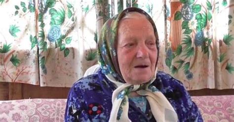 Сватбарите винаги се подиграваха на майката на булката но когато тя се изправи вдигна тост и