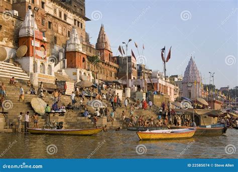Hindu Ghats River Ganges Varanasi India Editorial Stock Image Image Of Asian Devotion