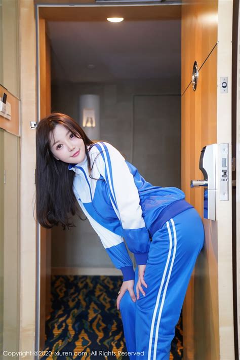 「清純學生妹」學校運動服下偷穿性感內衣，童顏巨乳的好身材太誇張！ Cupsdaily