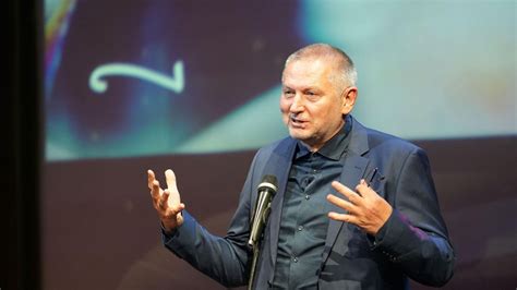 Георги Господинов разплака публиката на „Аполония“ с откъс от ромата си „Градинарят и смъртта