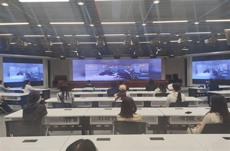 践行大讨论精神共话新人才培养新闻与传播学院师生赴郑州报业集团开展交流活动 河南工业大学新闻与传播学院