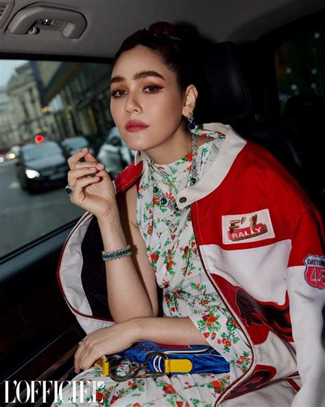 ชมพู่ อารยา พาแจ็กเก็ตมือสอง จตุจักร ไปเฉิดฉายกลางงาน ปารีส แฟชั่น วีค ตัวแม่จะแคร์เพื่อ