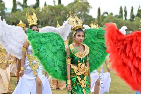 ขบวนพาเหรด ตรีม หิมพานต์ ~รับจัดขบวนพาเหรดทั่วประเทศ~ น้องๆโรงเรียนไหนต้องการชุดเดินขบวนพาเหรด