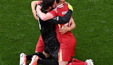 รวมรูปภาพของ มีใครได้บ้าง พรีเมียร์ลีก เปิดรายชื่อ 22 นักเตะลิเวอร์พูลได้เหรียญแชมป์ลีกแน่นอน