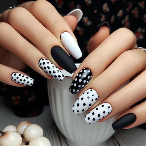 10 Timeless Black And White Nail Design Ideas