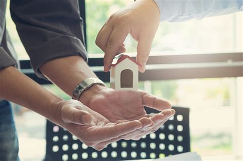 엔지니어와 건축가 개념 모델 하우스 빈티지 효과와 작업 하는 엔지니어 건축가 사무실 팀 Draft Sports에 대한 스톡 사진 및 기타 이미지 Draft